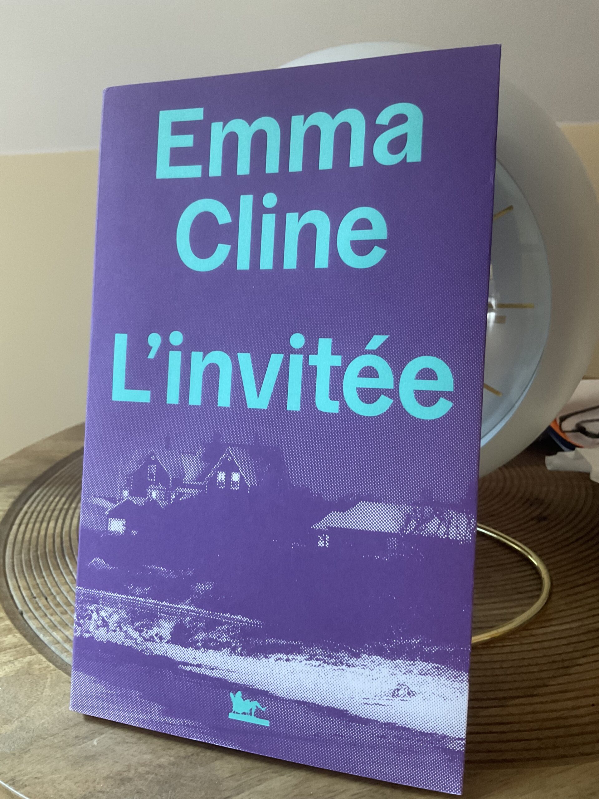 Chronique de : L’invitée d’Emma Cline – Des pages et des îles